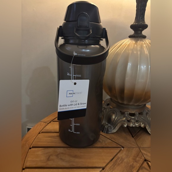 Mainstays | Dining | Nwt Mainstays 64 Oz Water Bottle With Lid Straw ...